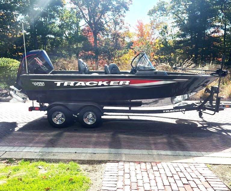 2025 TRACKER TARGA V-19 WT | Bass Pro Shops